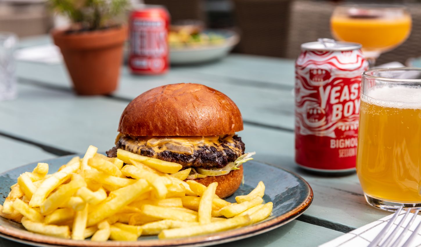 The Bell Fetcham | Serving hearty British food and a wide variety of drinks