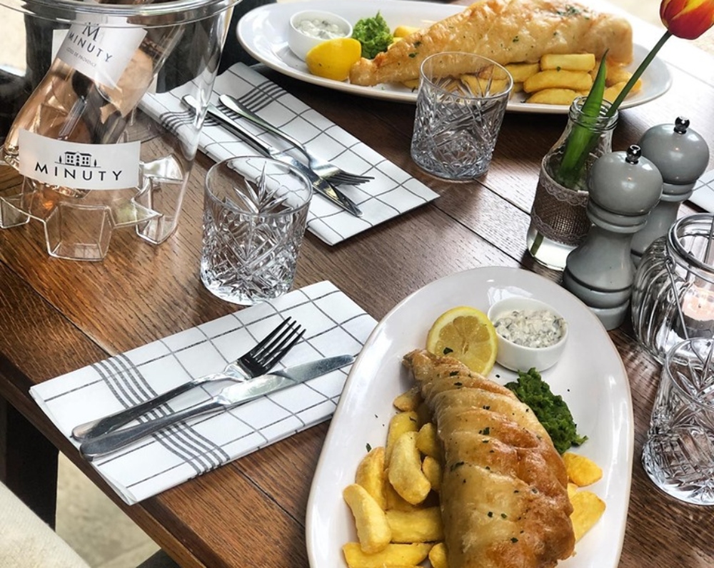 The Bell Fetcham | Serving hearty British food and a wide variety of drinks